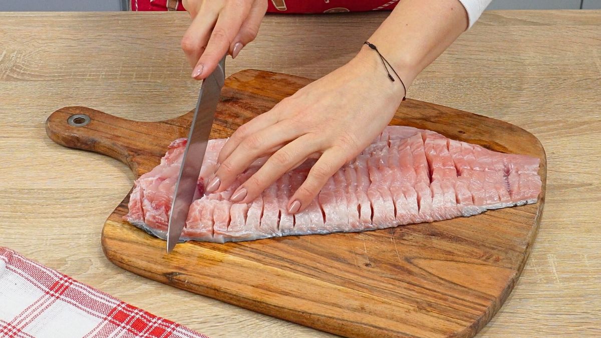 Tak pociętego karpia wrzucam na patelnię. Nie ma ani 1 ości